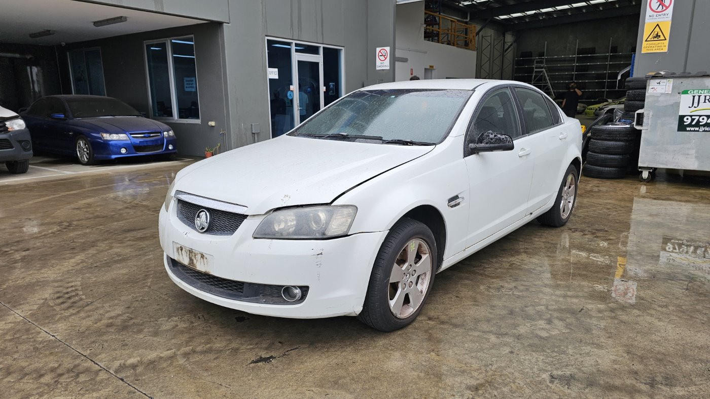 Car Wreckers - Holden Calais 2006 White Auto Petrol