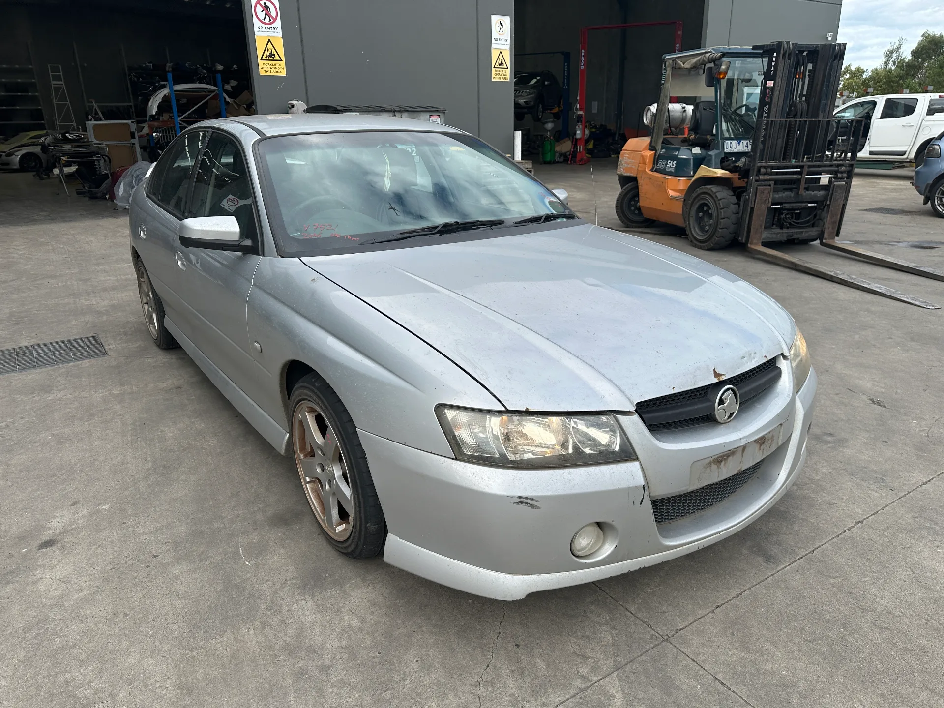Car Wreckers - Holden Commodore 2006 Silver Auto Petrol