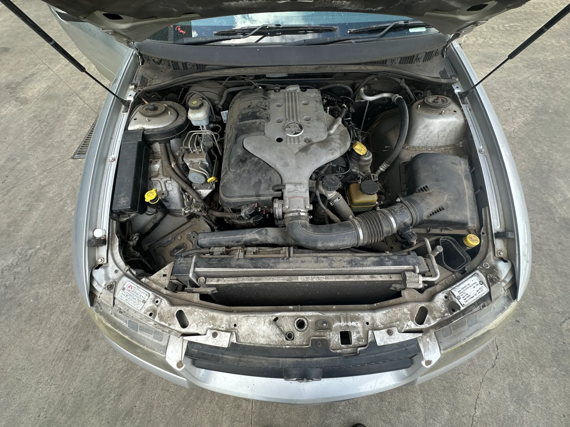 Car Wreckers - Holden Commodore 2006 Silver Auto Petrol