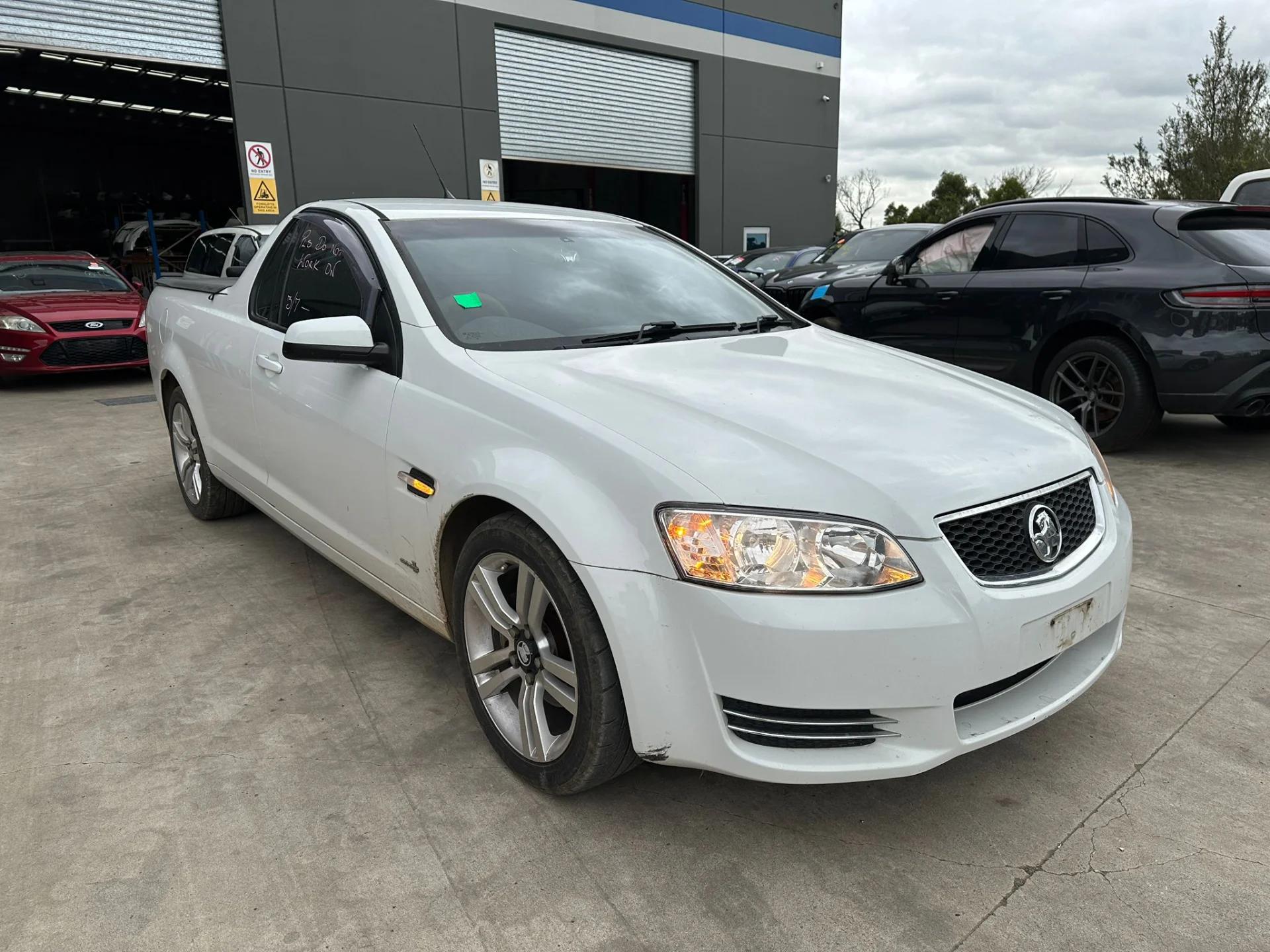 Car Wreckers - Holden Commodore 2013 White Auto Petrol