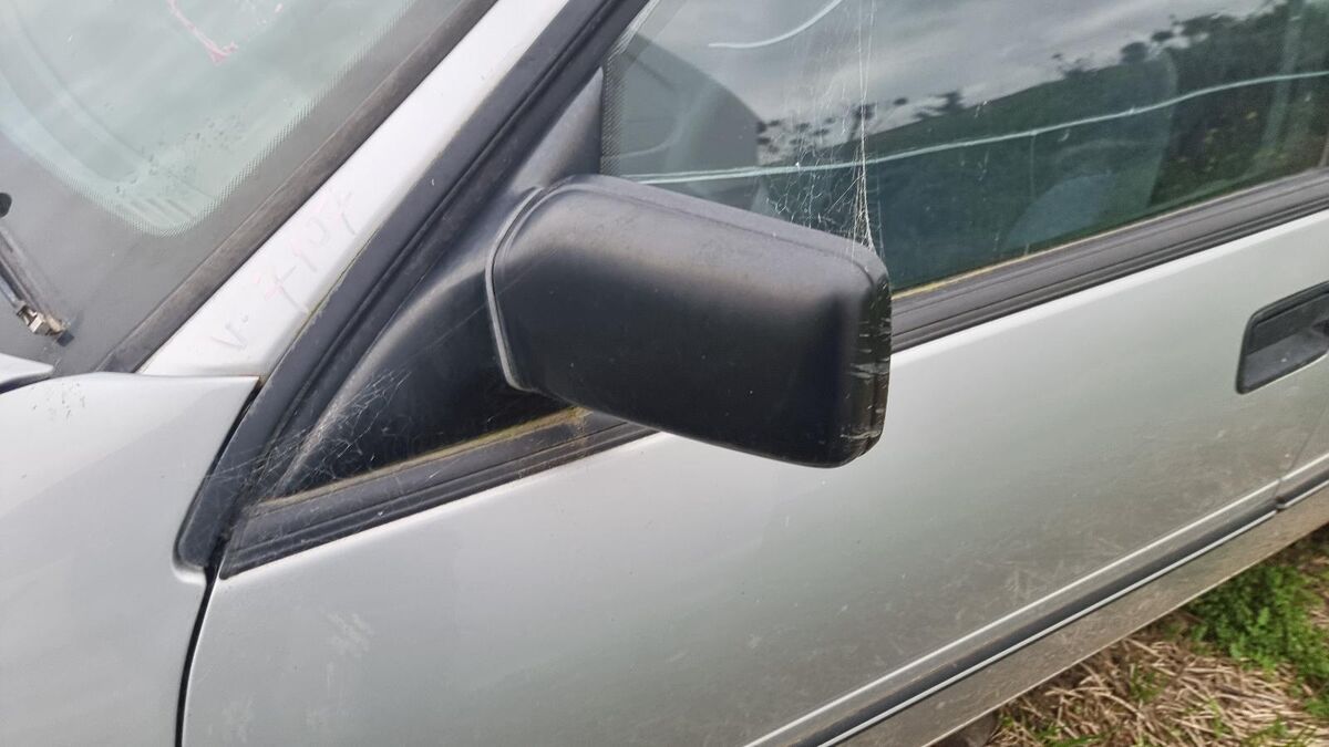 HOLDEN COMMODORE VR-VS 06/1993-07/1997 LEFT FRONT DOOR WINDOW - MMM ...
