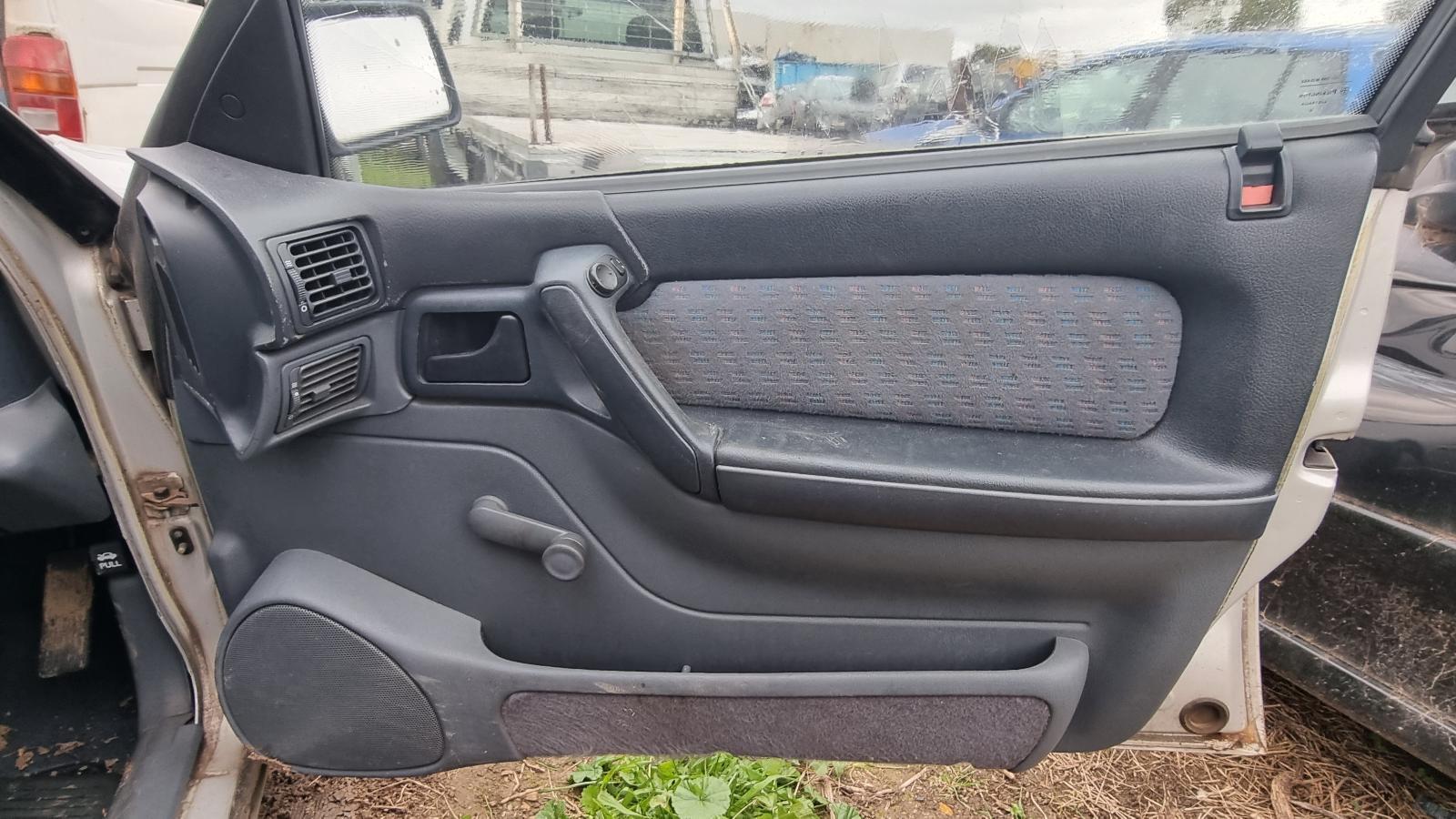 HOLDEN COMMODORE VR-VS 06/1993-07/1997 RIGHT FRONT DOOR WINDOW - MMM ...