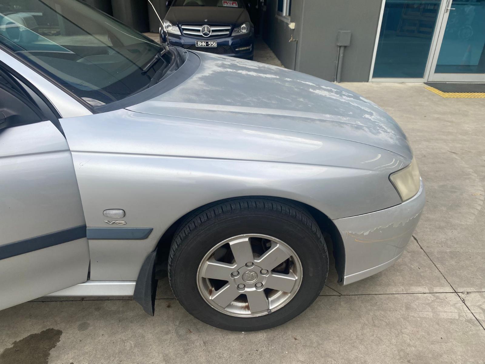 HOLDEN COMMODORE VT S2-VZ 06/1999-09/2007 RIGHT FRONT DOOR SEDAN BOLT ...