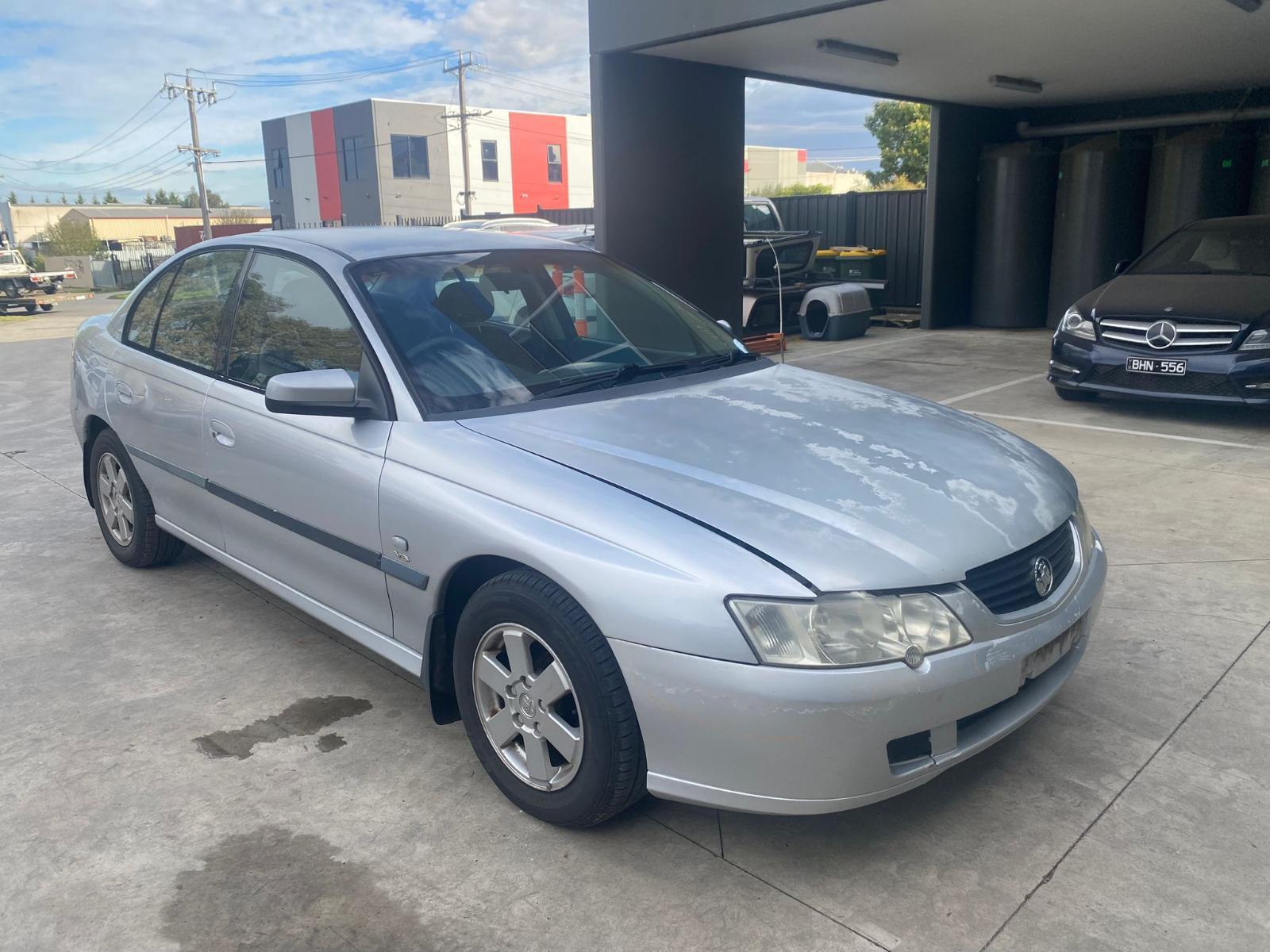 HOLDEN COMMODORE VT S2-VZ 06/1999-09/2007 RIGHT FRONT DOOR SEDAN BOLT ...