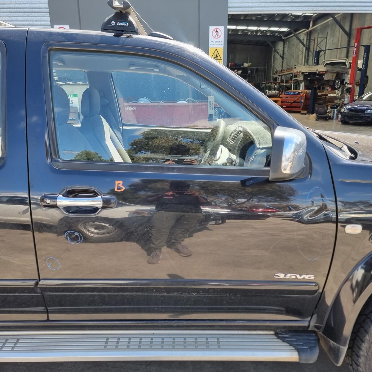 HOLDEN RODEO RA 03/2003-07/2008 RIGHT FRONT DOOR WINDOW - MMM Auto Centre