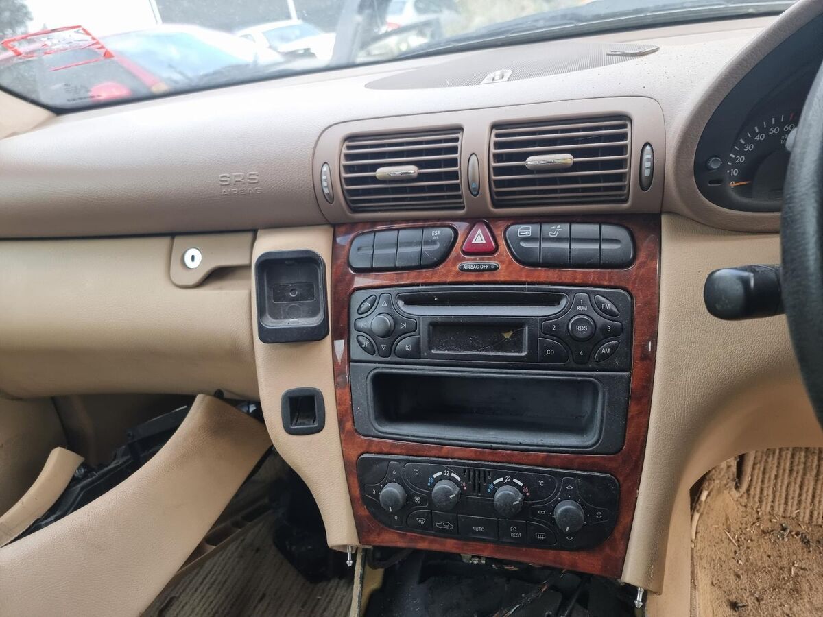MERCEDES C CLASS W203 11/2000-06/2007 CONSOLE - MMM Auto Centre