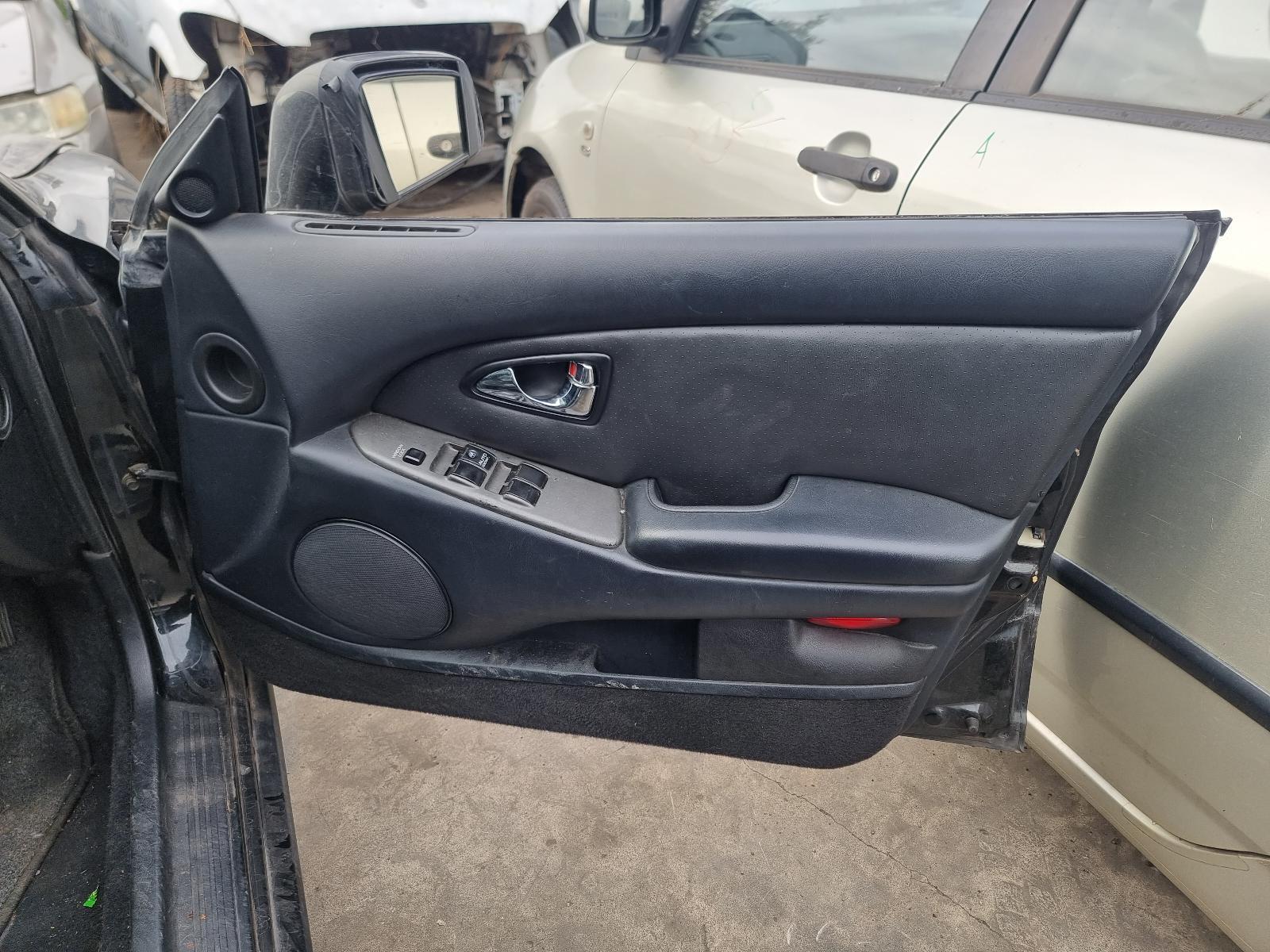 MITSUBISHI VERADA KE-KL 10/1996-09/2005 RIGHT FRONT DOOR WINDOW BLUE ...