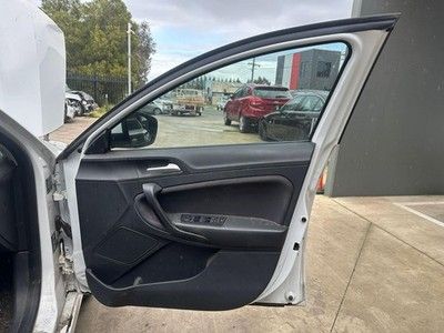 MG MG6 IP2X 04/2013-10/2019 RIGHT FRONT INNER DOOR HANDLE - MMM Auto Centre