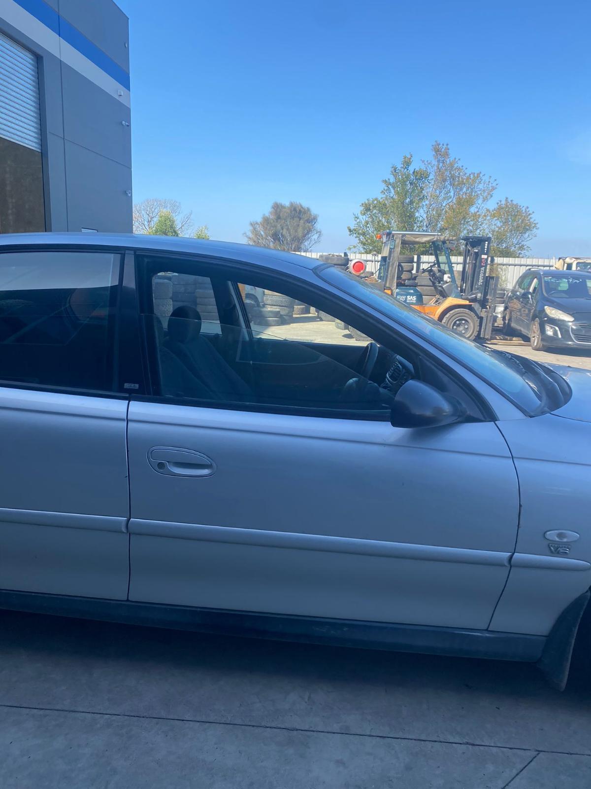 HOLDEN COMMODORE VT S2-VZ 06/1999-09/2007 LEFT FRONT DOOR BOLT ON TYPE ...