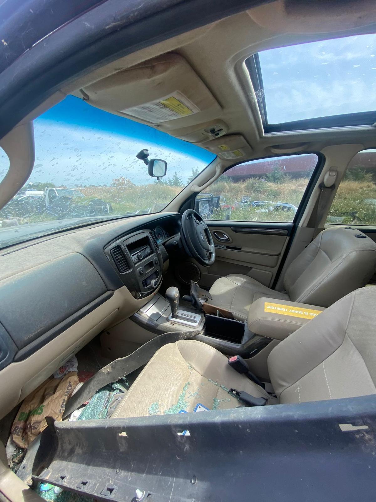 FORD ESCAPE ZC 04/2006-03/2008 CONSOLE - MMM Auto Centre