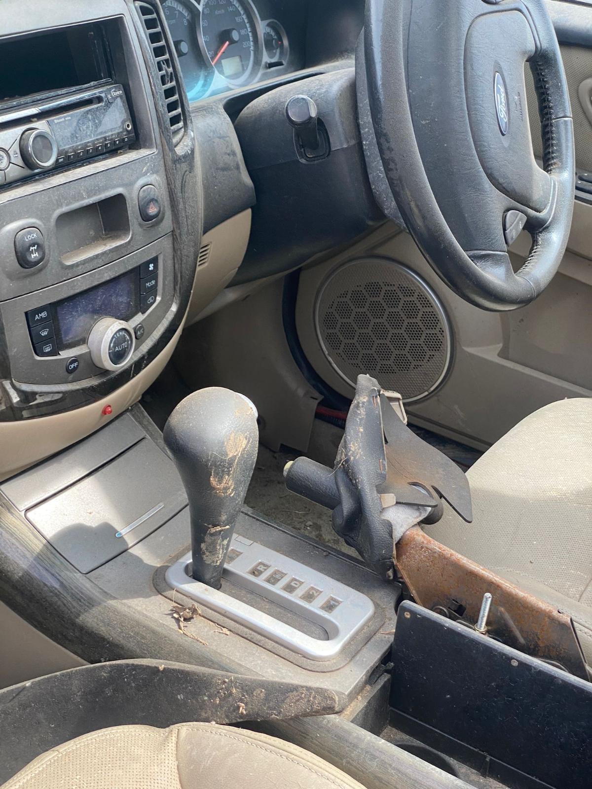 FORD ESCAPE ZC 04/2006-03/2008 CONSOLE - MMM Auto Centre