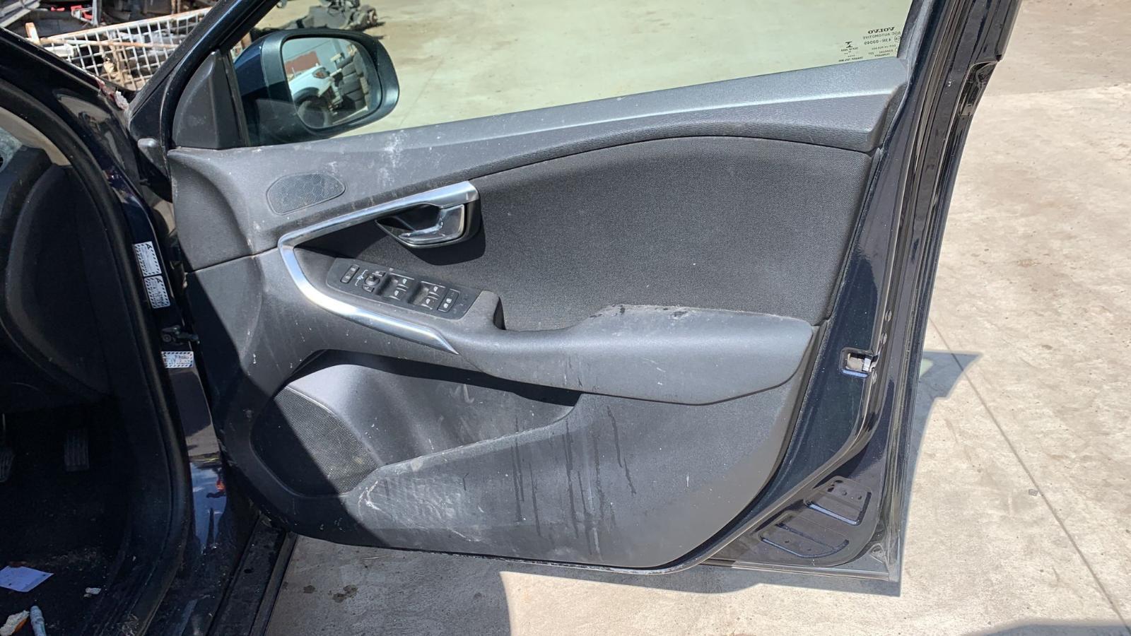 VOLVO S40 02/2013 DOOR TRIM RIGHT FRONT M SERIES CLOTH - MMM Auto Centre
