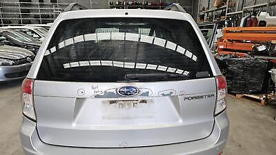 SUBARU FORESTER 02/2008-12/2012 CENTRE REAR TAILGATE GARNISH NON CAMERA ...