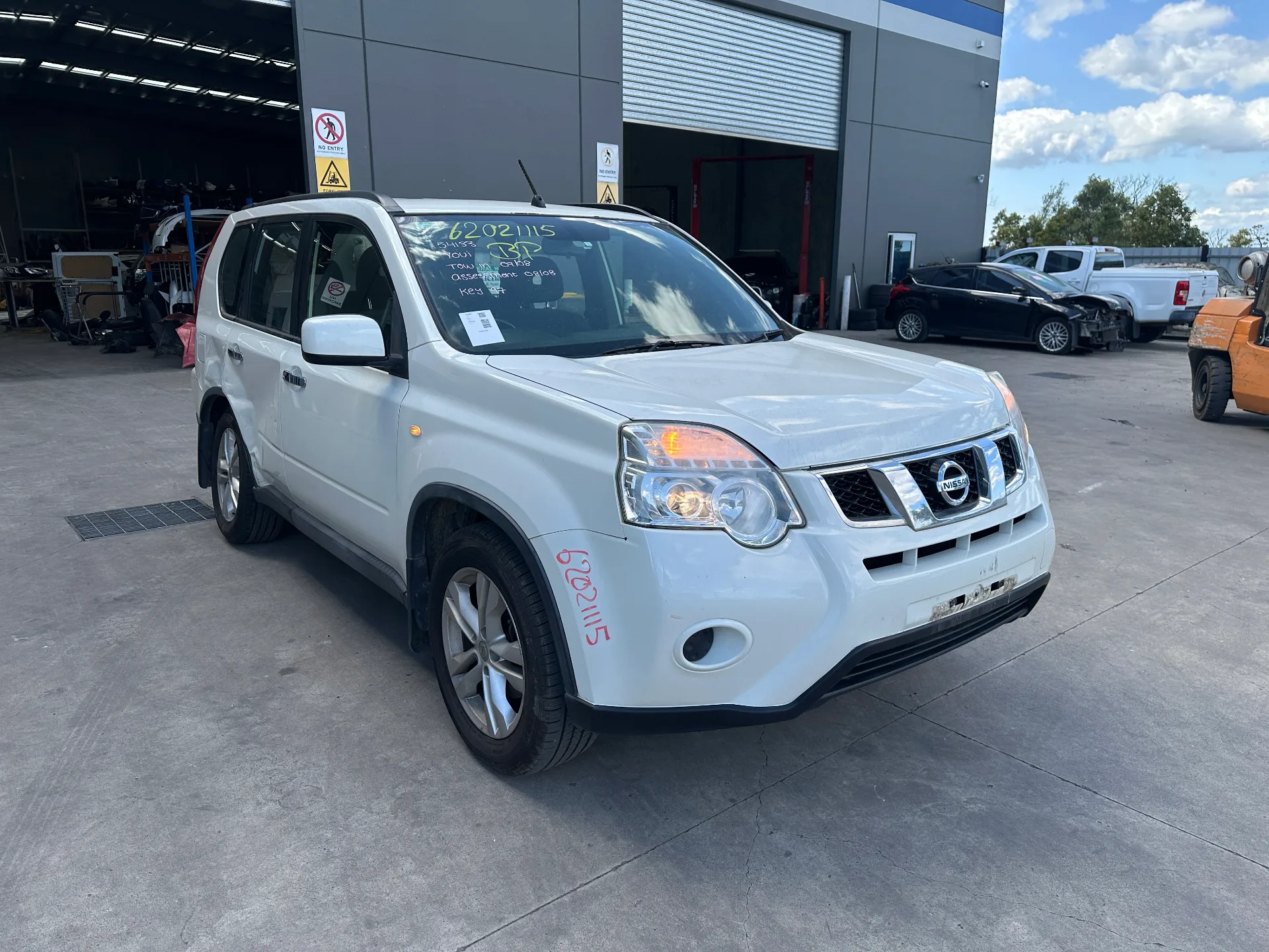Car Wreckers - Nissan X-Trail 2012 White Auto Petrol