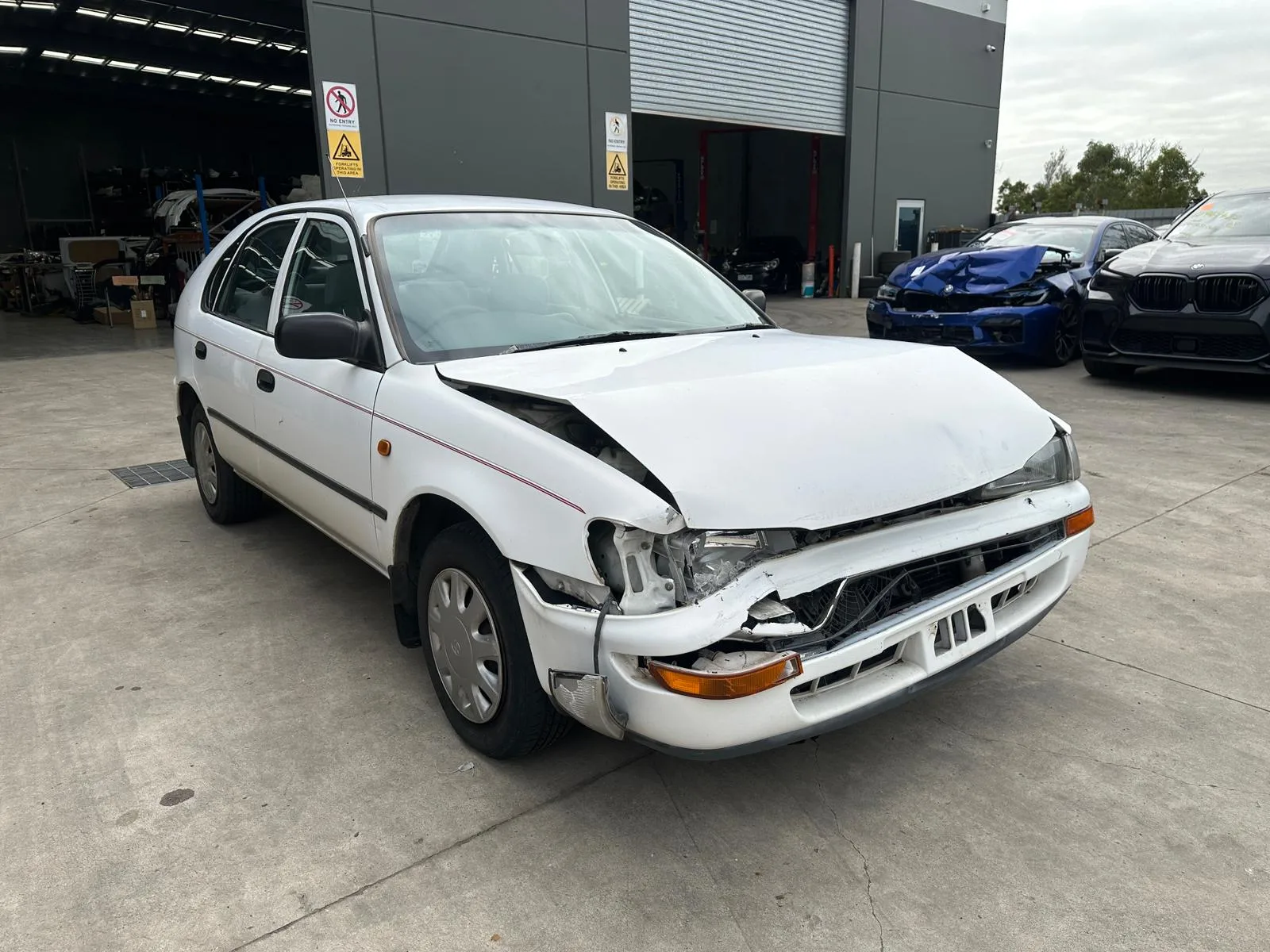 Car Wreckers - Toyota Corolla 1995 White Auto Petrol